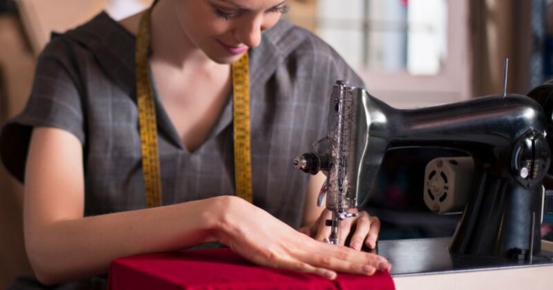 Como costurar à mão um rasgo na roupa? - Atacadão da Costura